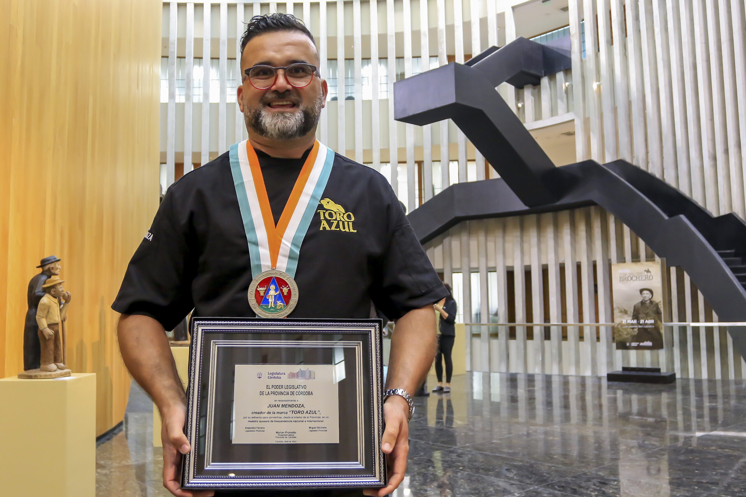 La Legislatura de Córdoba reconoció a Juan Mendoza, conocido como “el Messi del Queso” - La ...